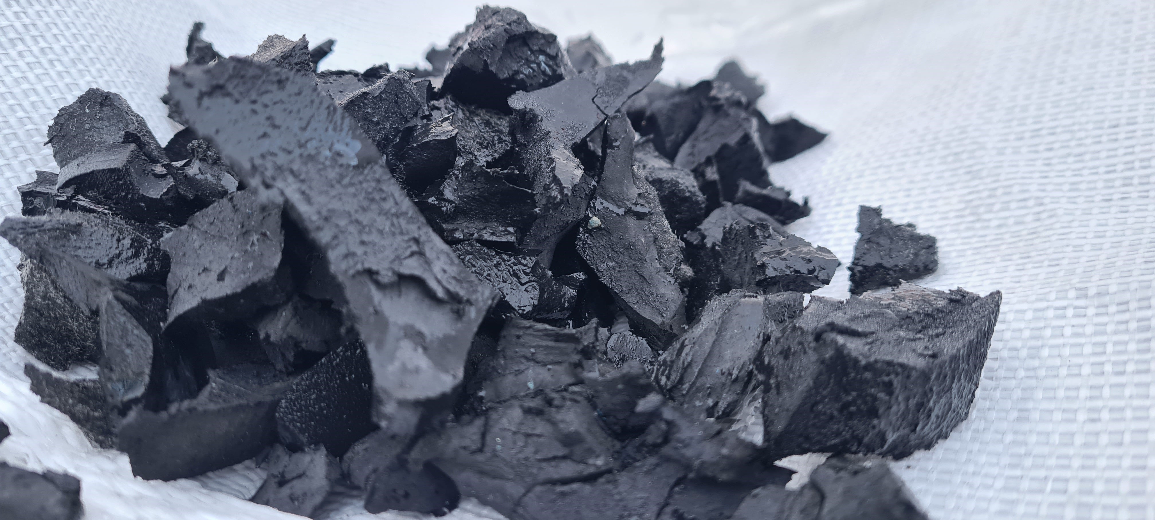 Natural Coloured Rubber Mulch Play Bark chippings - 1000 KG – Evolution ...